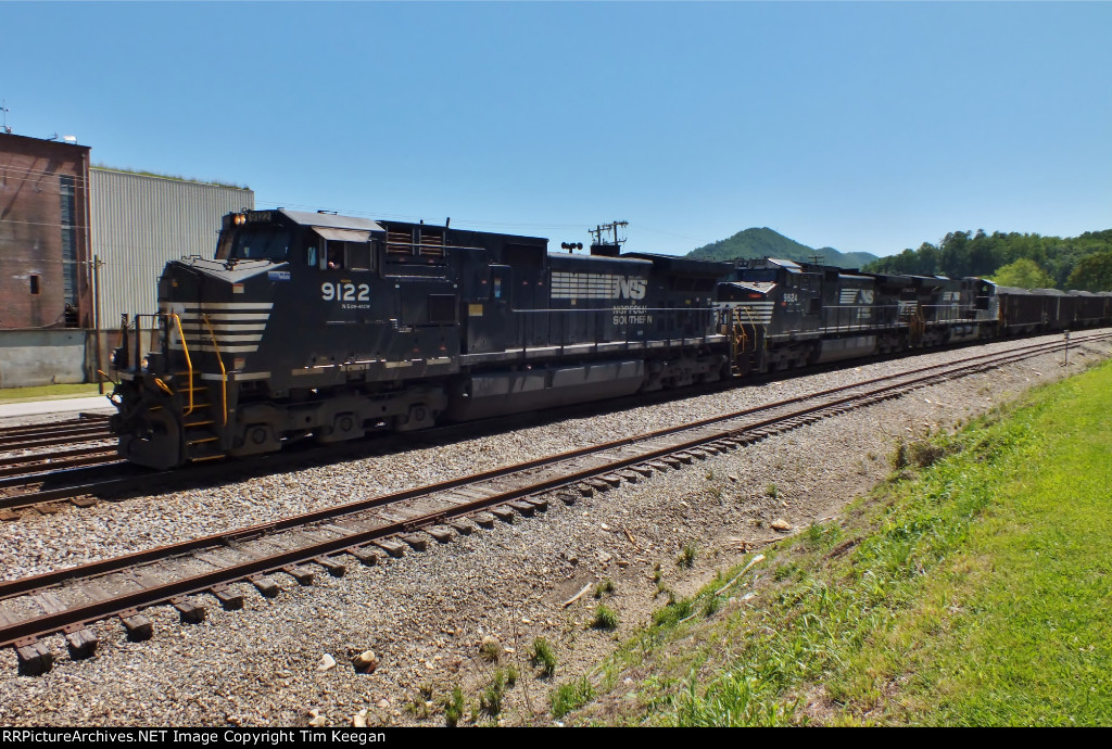 NS 750 Arriving at Old Fort